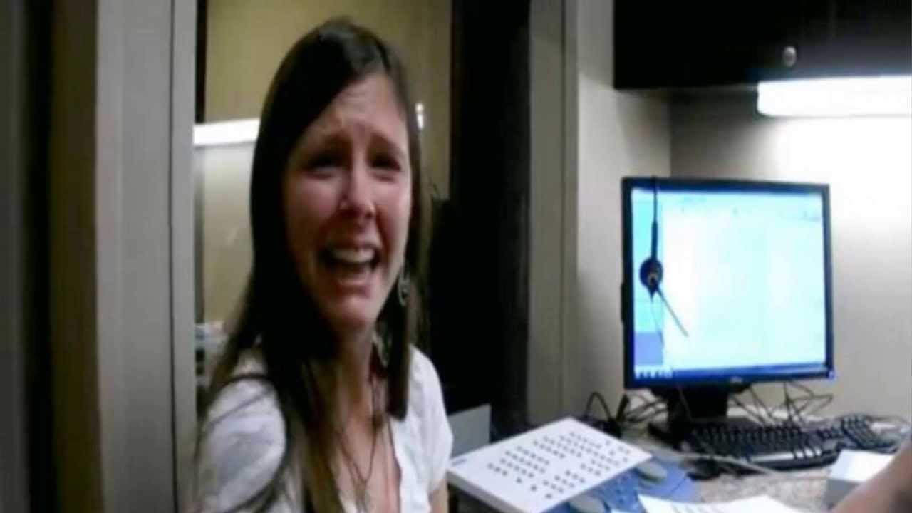 COMO CURAR A LOS SORDOS. Oye su voz por primera vez. Sarah Churman ...