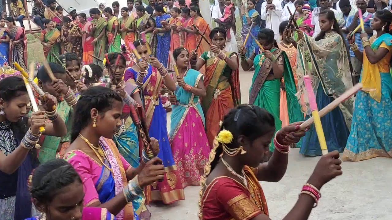 bhathukamma dandiya (kolatam) celebrations kichannapally 2020 - YouTube