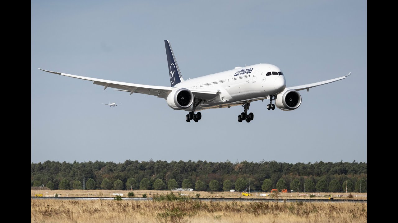 Boeing 787 landing at Frankfurt Airport (EDDF) runway 07R from Newark ...