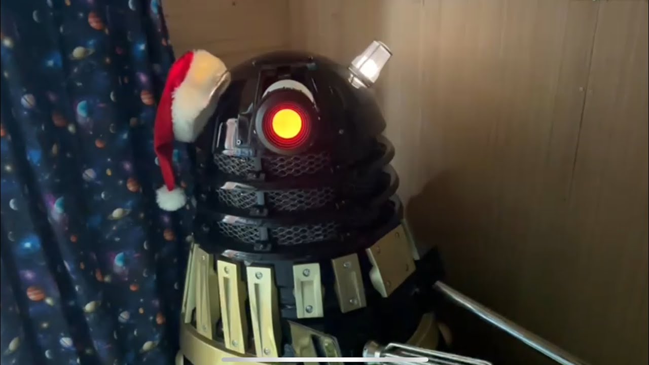 A happy holiday Dalek - YouTube