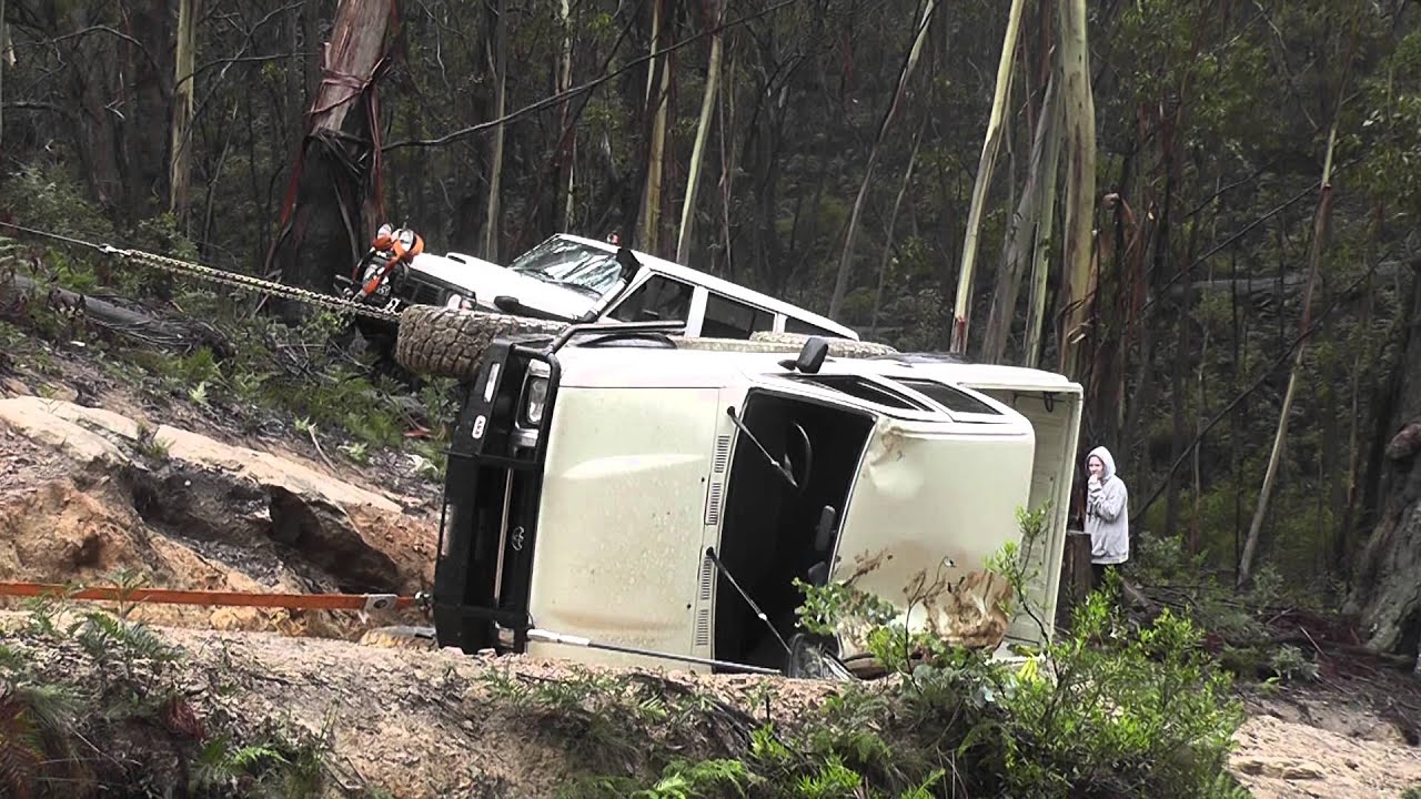 Recovering a rolled ute at Newnes - YouTube