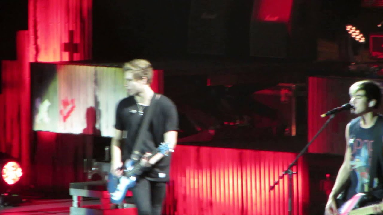 5SOS - Disconnected - Live Lisbon; ROWYSO Tour; May 4th 2015 - YouTube
