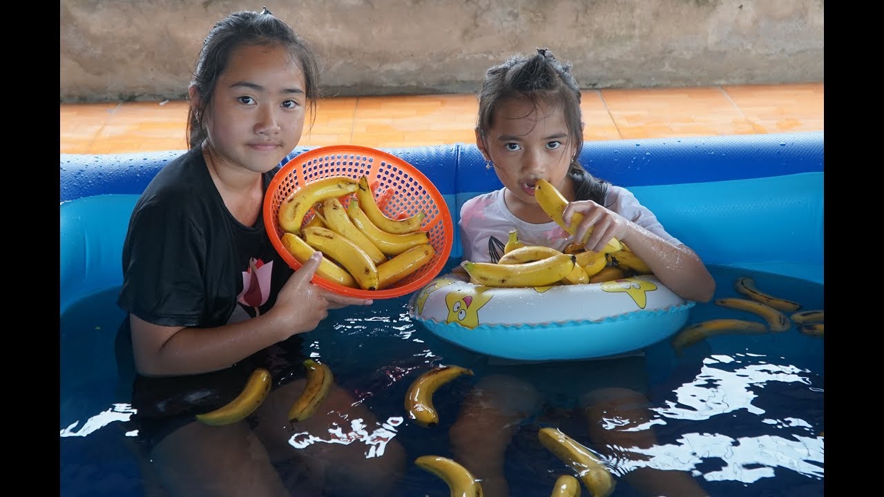 Learn Colors with Baby Banana Pool for Children Song Finger Family ...