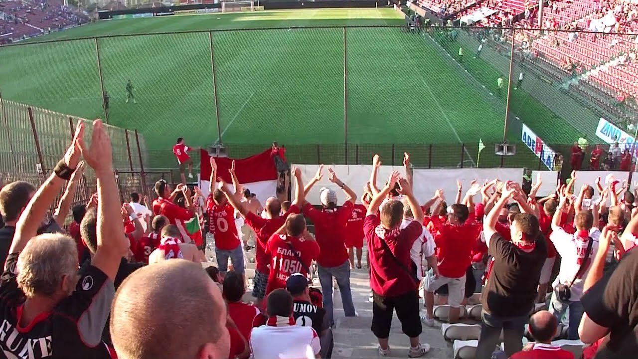 Steaua - CSKA (Sofia) [The red fans singing] - YouTube