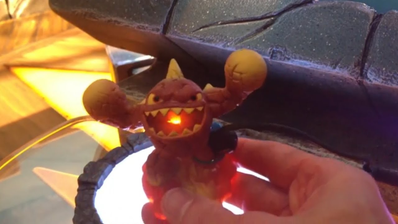 LightCore Skylanders Shroomboom, Eruptor and Prism Break Gameplay and ...