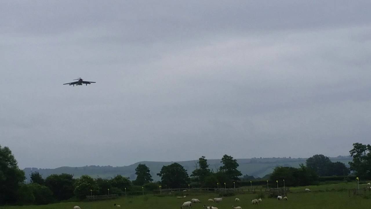 Mig -15 landing at yeovilton 26/06/16 - YouTube