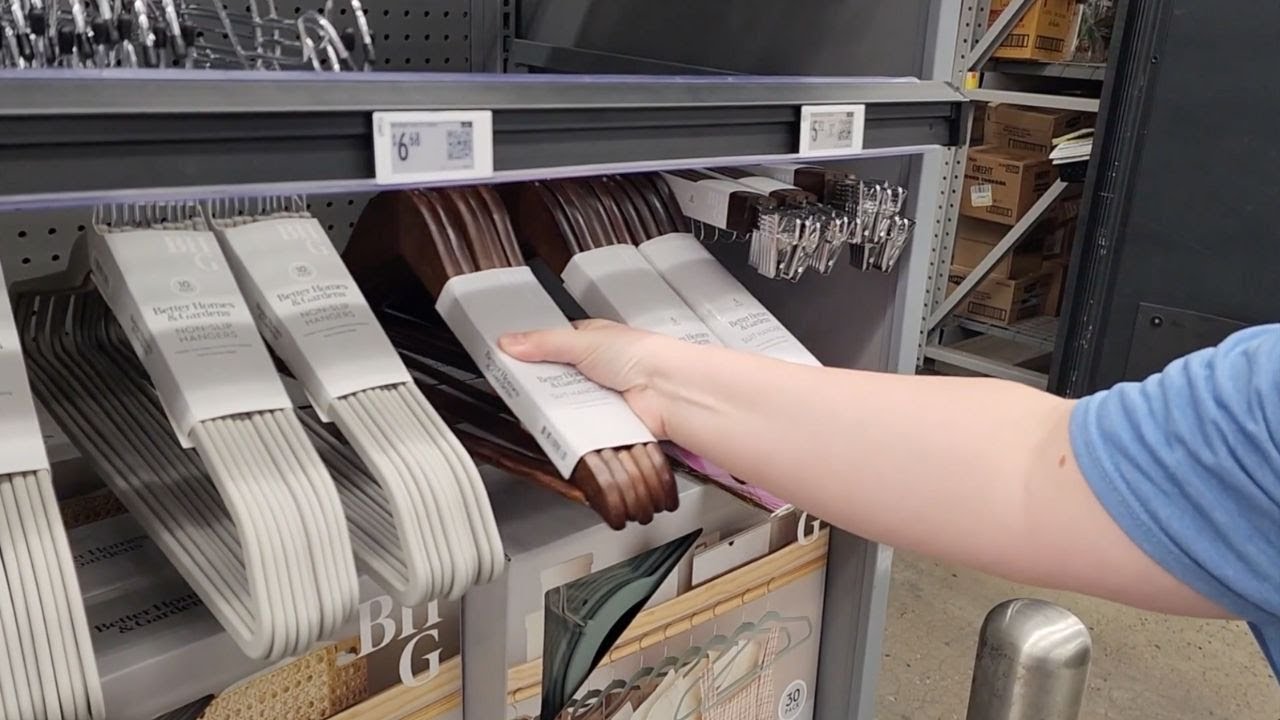 The BRILLIANT new way people are using Walmart hangers in their ...