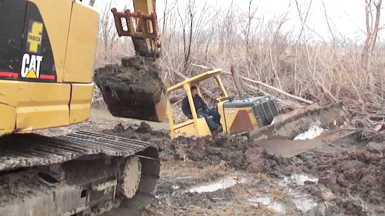 321CLR Excavator Pulls Out 450H Deere Dozer Stuck In a Ditch STUC - YouTube