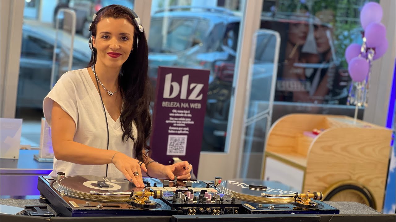 DJ Lisa Bueno na loja conceito da Boticário - Beleza na Web em Moema. # ...