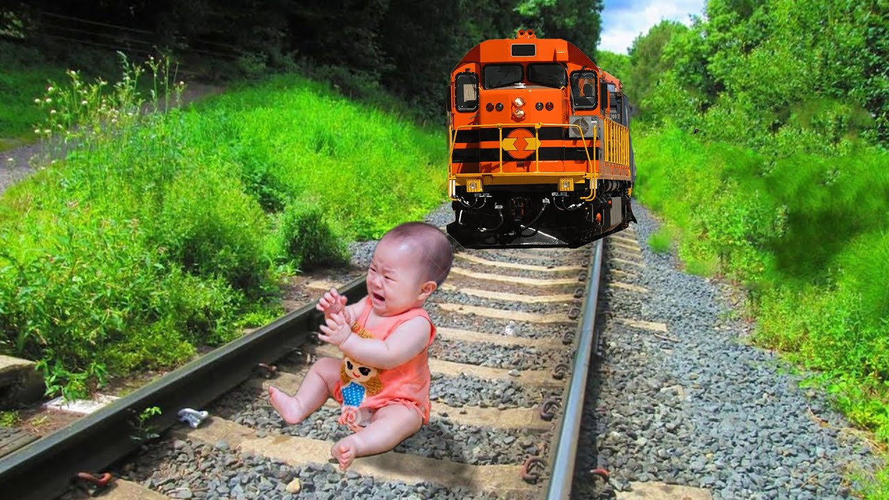 Alone baby in jungle track and try stop train then escaped by giant hen ...