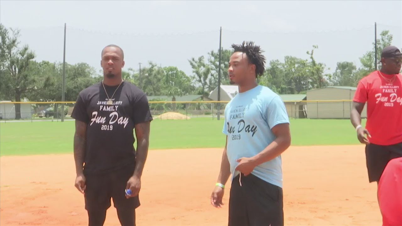 Javien Elliott and P.J. Williams - YouTube