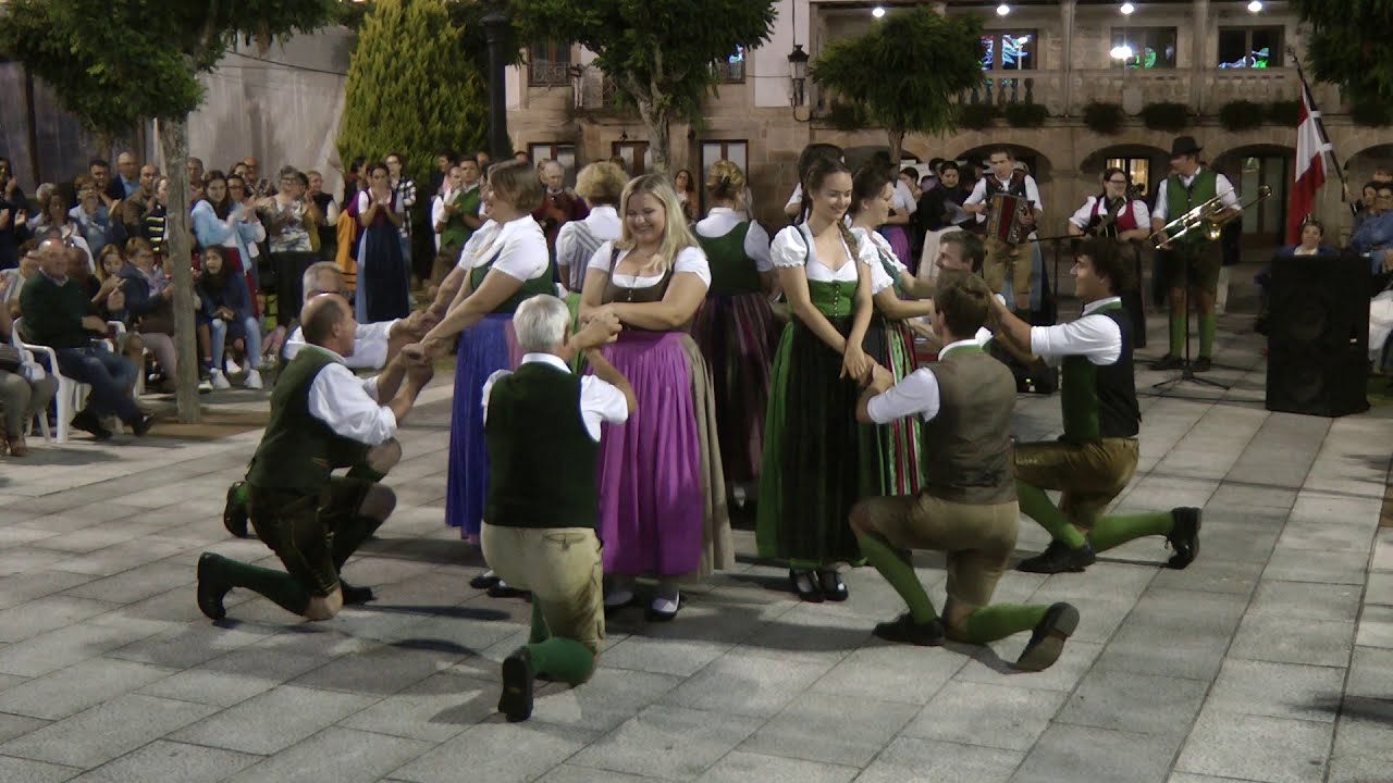 Austrian folk dance: Mühlrandl - YouTube