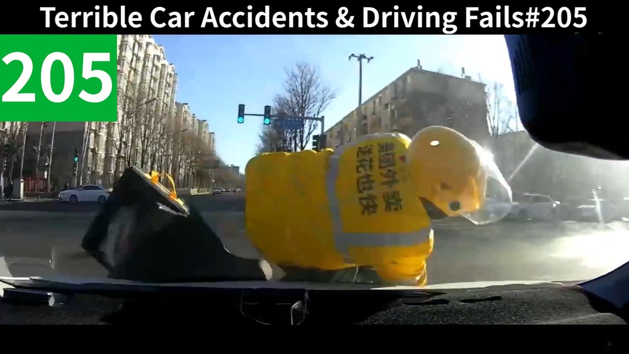 #205丨Terrible Car Accidents & Driving Fails 丨彩R - YouTube