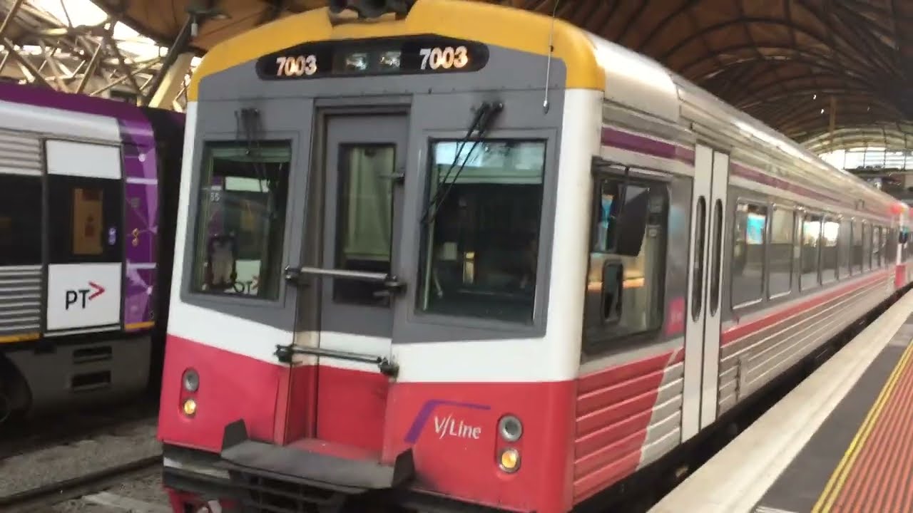 V/Line Sprinter 7003 HORN SHOW - YouTube