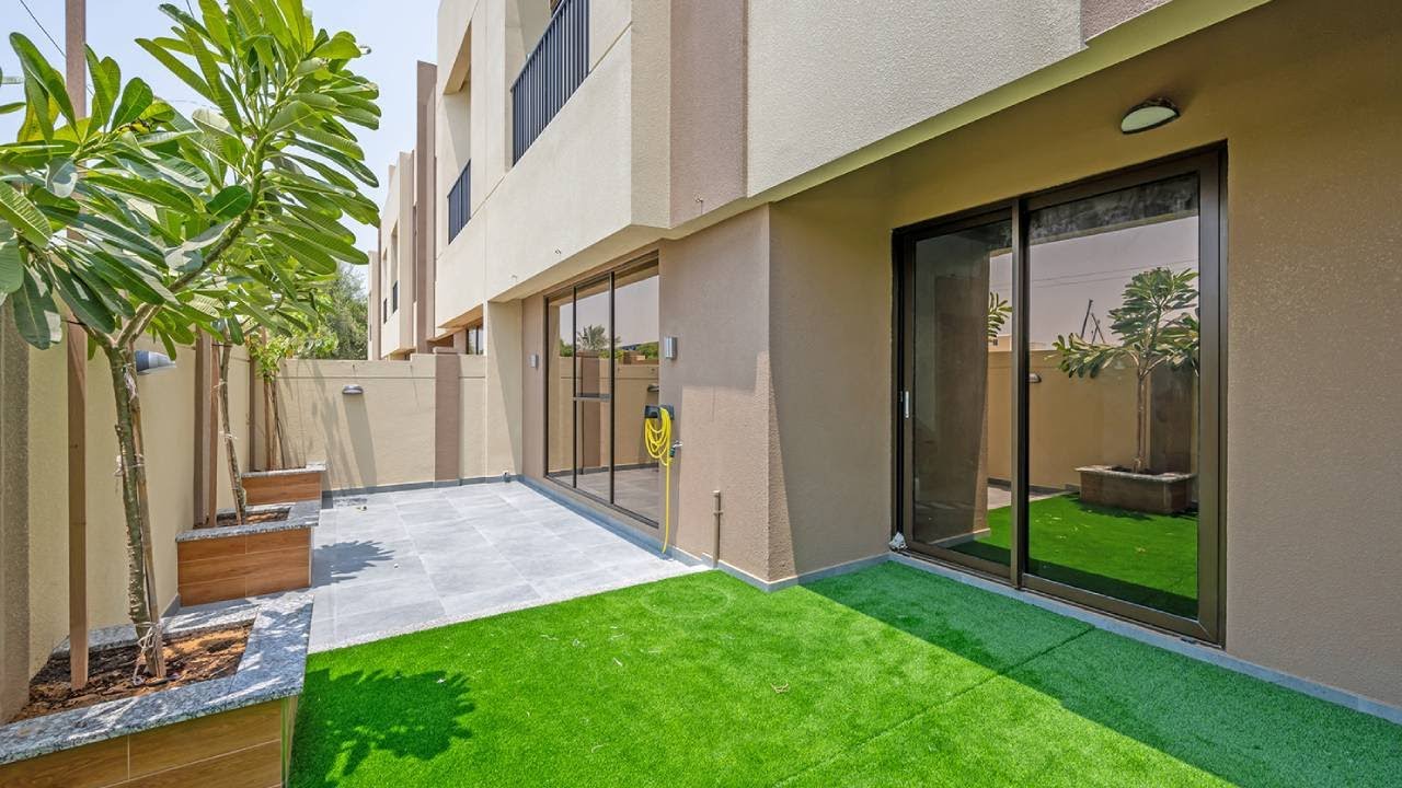Single Row | Roof Terrace | Prime Location | Sevilla Village - YouTube