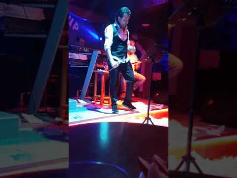 ÖZCAN AKIN KAFAMA SIKAR GIDERIM  canli sahne