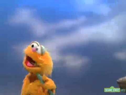 Sesame Street - Wolfgang the Seal and Zoe demonstrate Near and Far ...