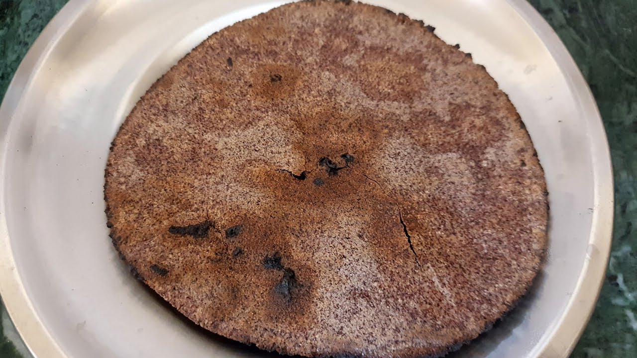 How to make Ragi roti maduwa ke aate ki roti kaise banate hain - YouTube