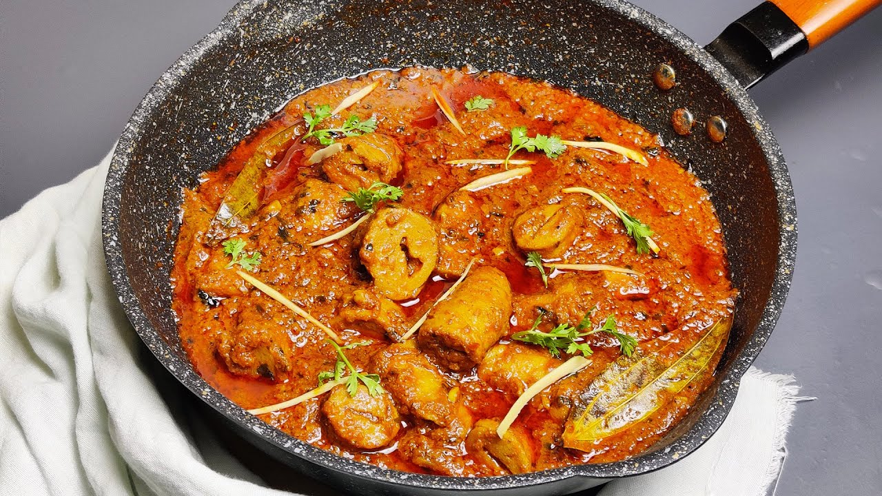 Restaurant Style Soya Chaap Masala Gravy Recipe l Food Halts - YouTube