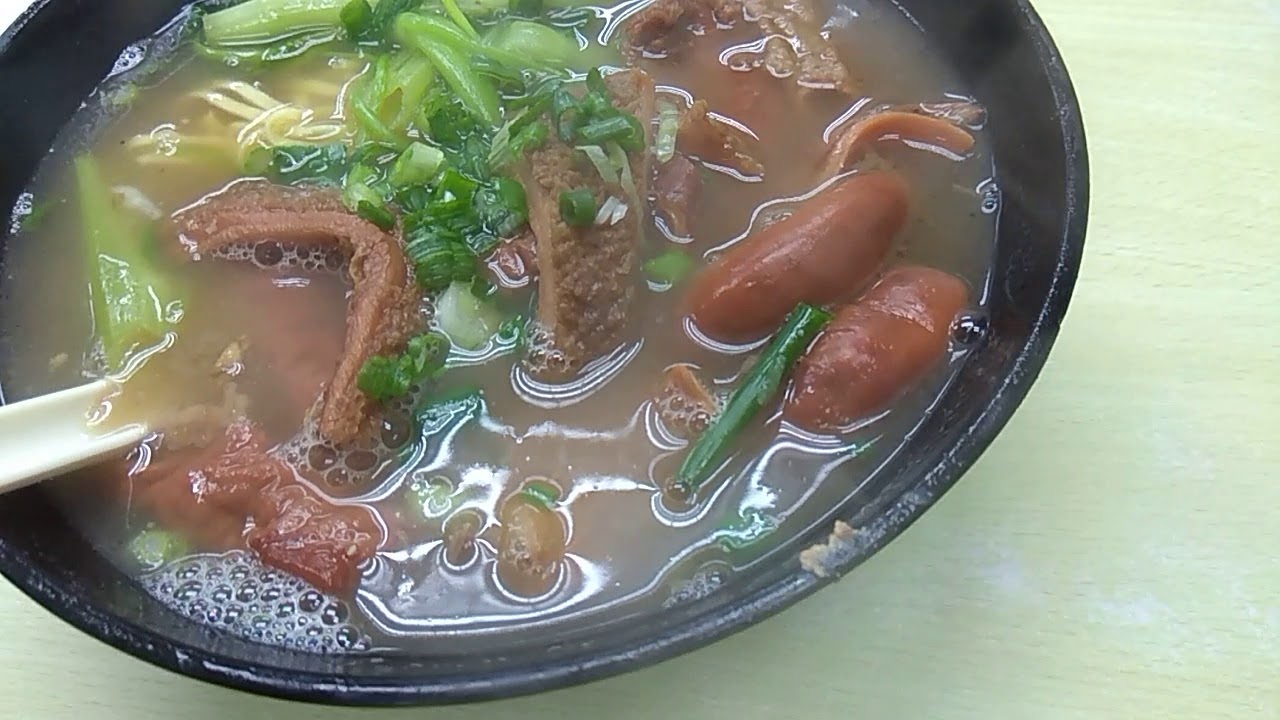 豬腸牛腸豬肚牛肚湯伊麵 粉嶺飲欽記麵家 新鮮牛雜豬雜 Pig offals Ox Offals Noodles Soup - YouTube