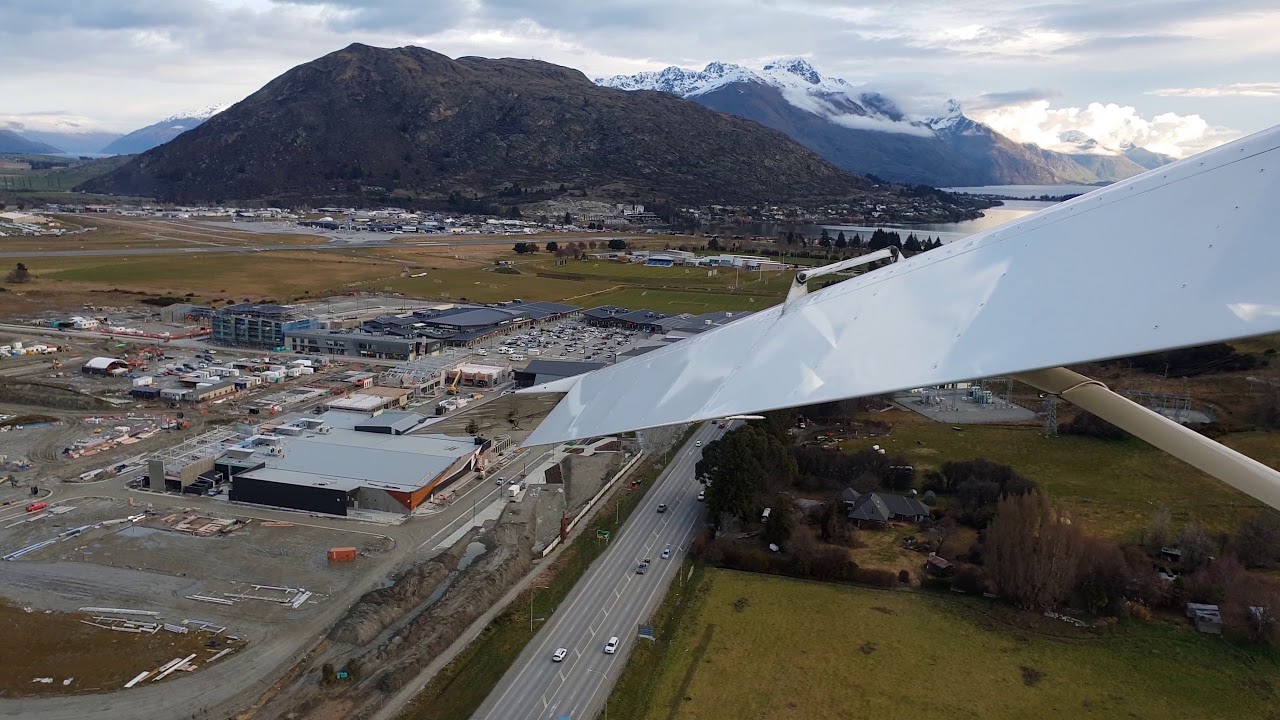 Landing in Queenstown NZ on final (4k) - YouTube