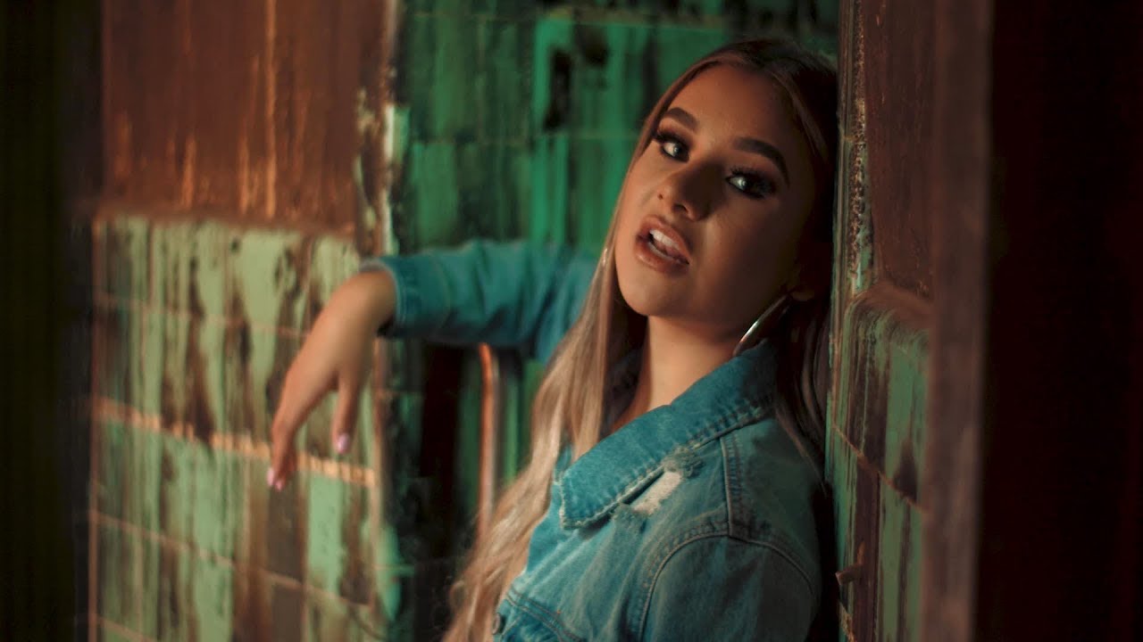Malaynah - Karma (Official Video) - YouTube