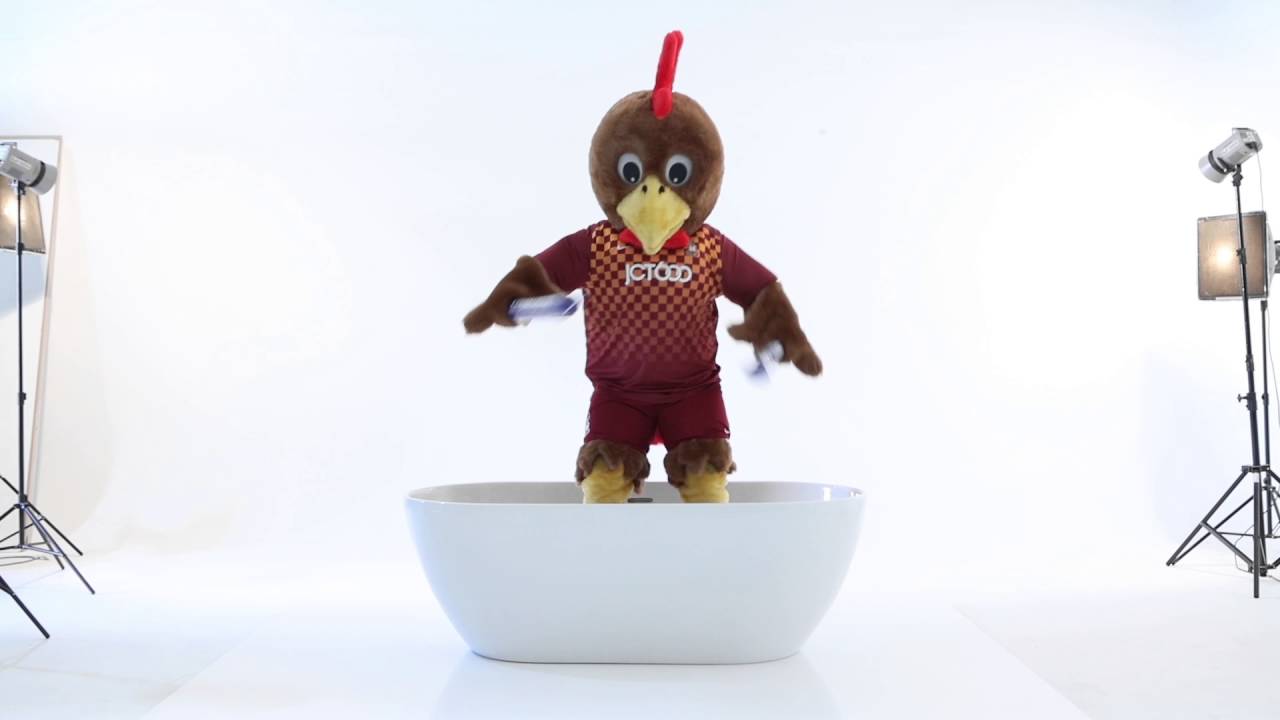 Billy Bantam Takes a Celebratory Bath - YouTube
