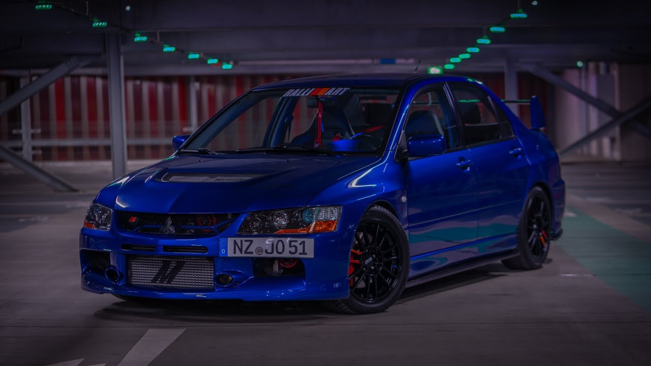 Blue Mitsubishi Evo IX - YouTube