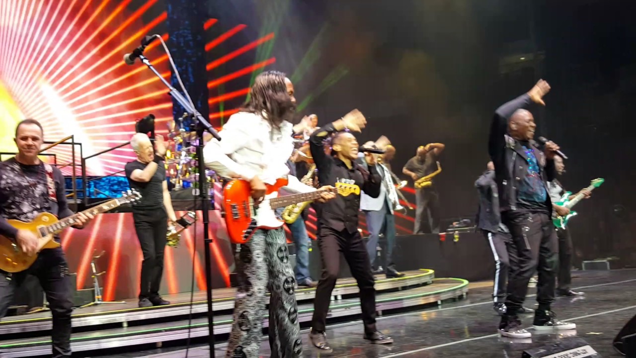 September (Live) Chicago w/ Earth Wind & Fire Manchester, NH 10/26/16 ...