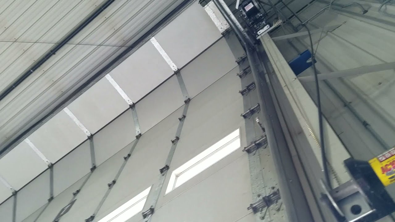 LiftMaster J5011L4 on Huge Commercial High-Lift with Center Post System ...