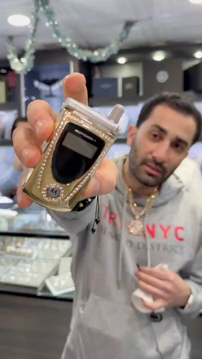 Flip Phone Made of Gold & Diamonds - YouTube
