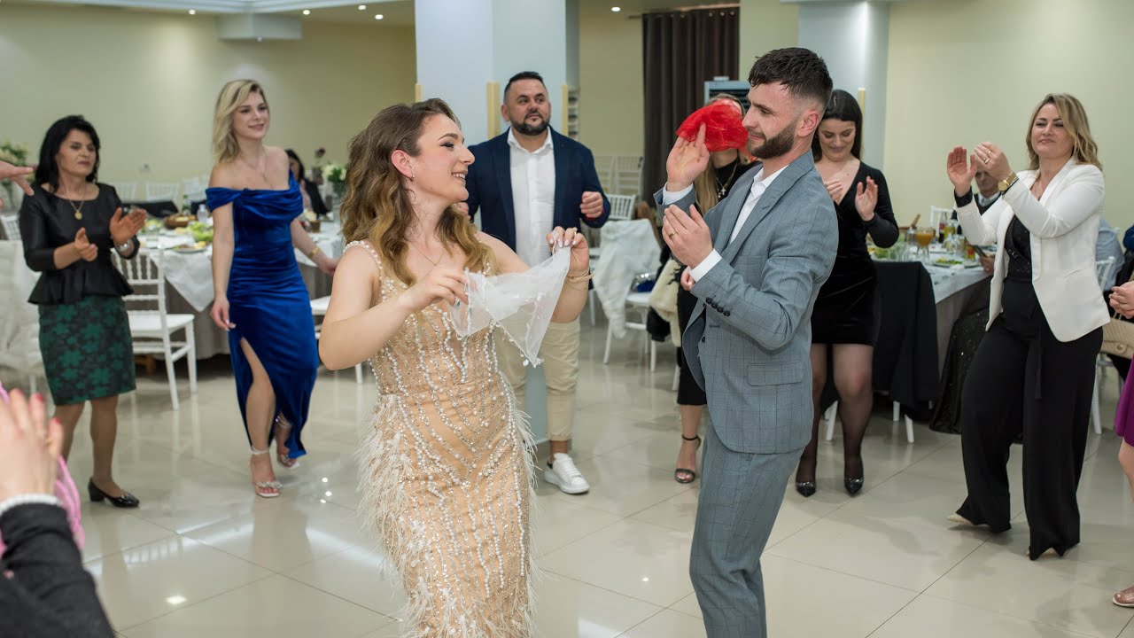 Urime Fejesa - (Kolazh live 2023) #anxhelaperisteri - YouTube