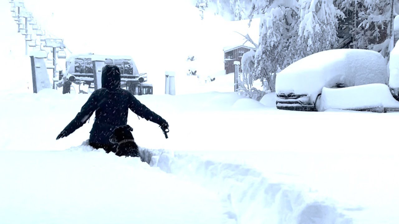 Watch Two Feet Of Snow Fall Over A Lake Tahoe Ski Resort - YouTube