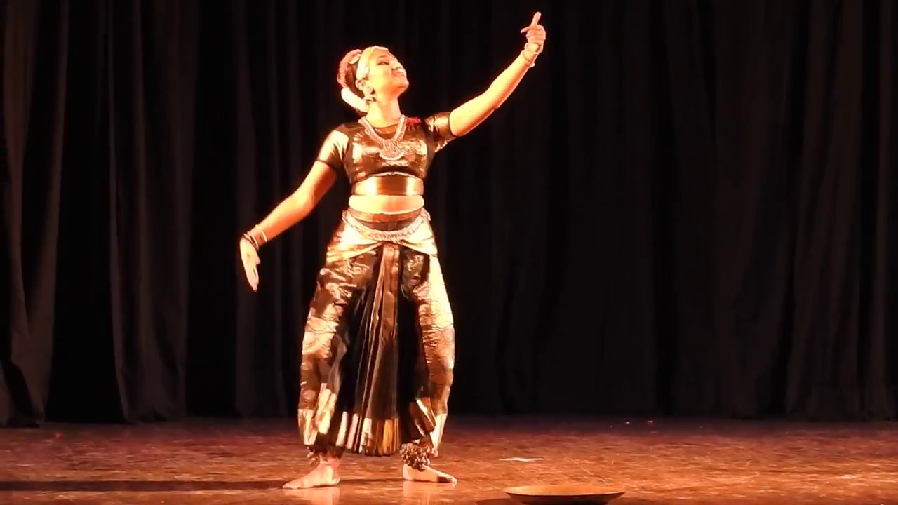 Kuchipudi recital of Tarangam by Bidushi Bhavana Reddy - YouTube