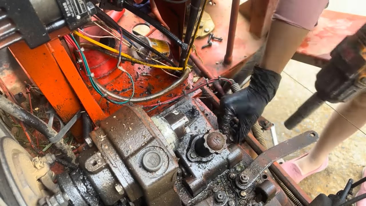 Restoration rusty old diesel engine- rusty gasoline ChainSaw - YouTube