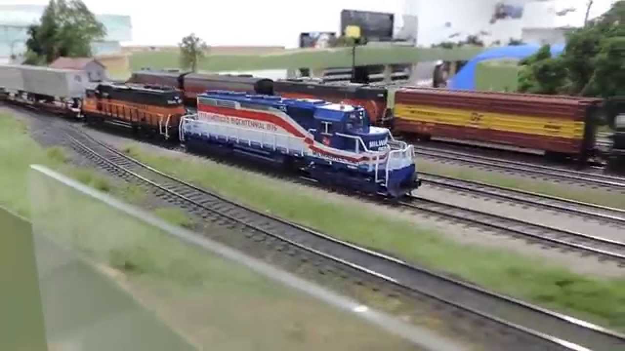 Sprint train with Bicentennial unit leading - YouTube