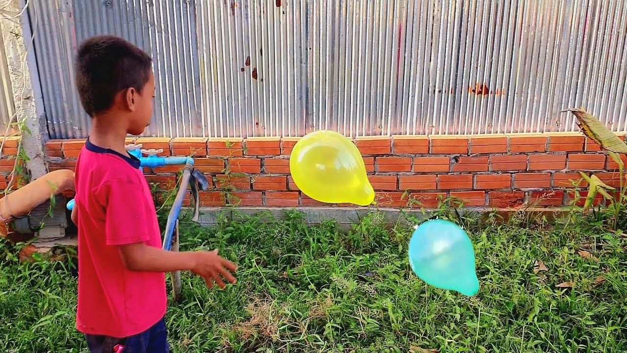 Blow balloons and throw / balloon pop / popping balloons - YouTube
