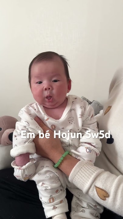 Em bé Hojun 5w5d - YouTube