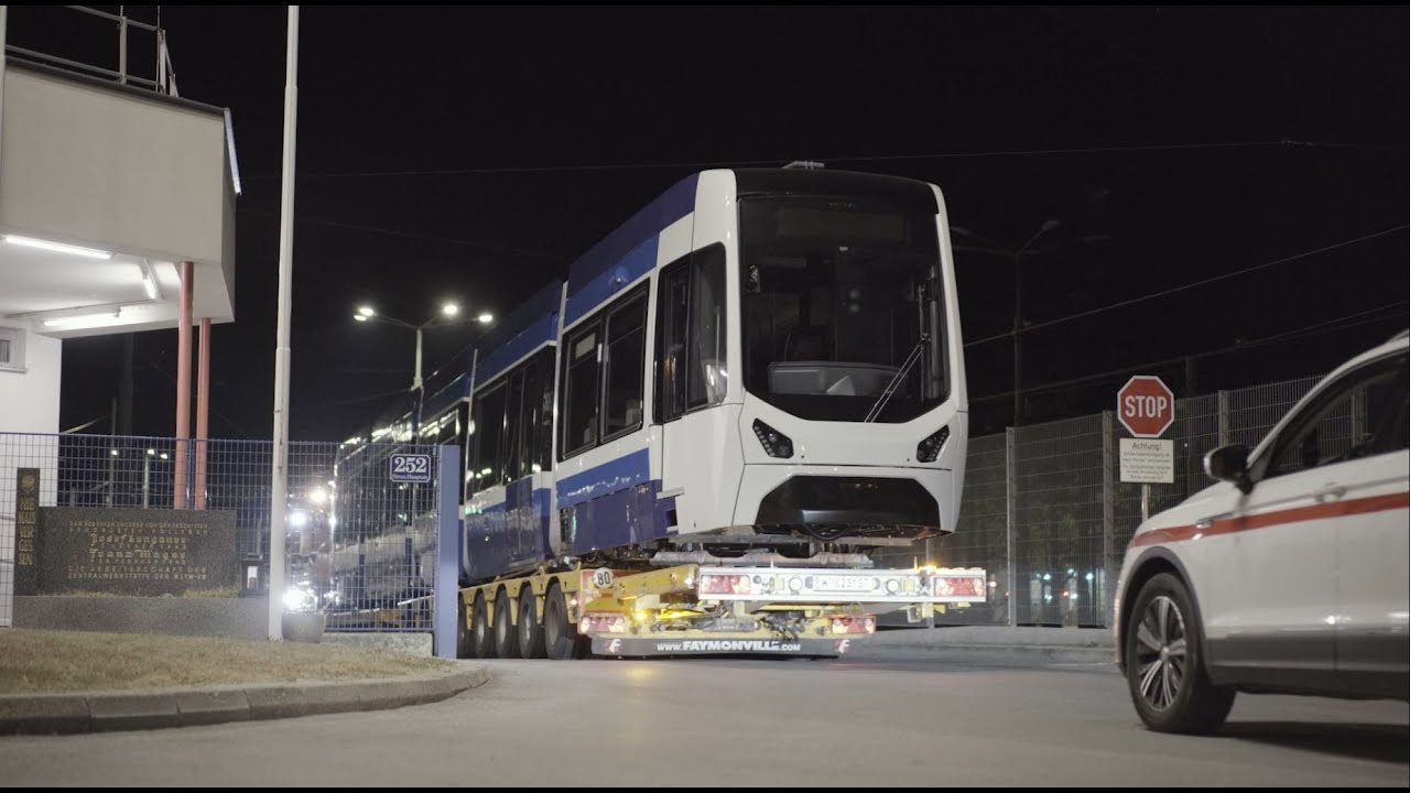 Einblicke in die neue Badner Bahn - YouTube