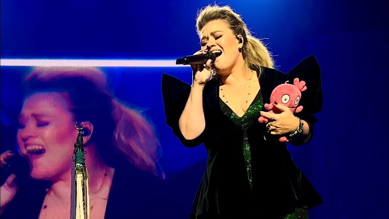 Kelly Clarkson - Broken & Beautiful live in Las Vegas, NV - 7/28/2023 ...