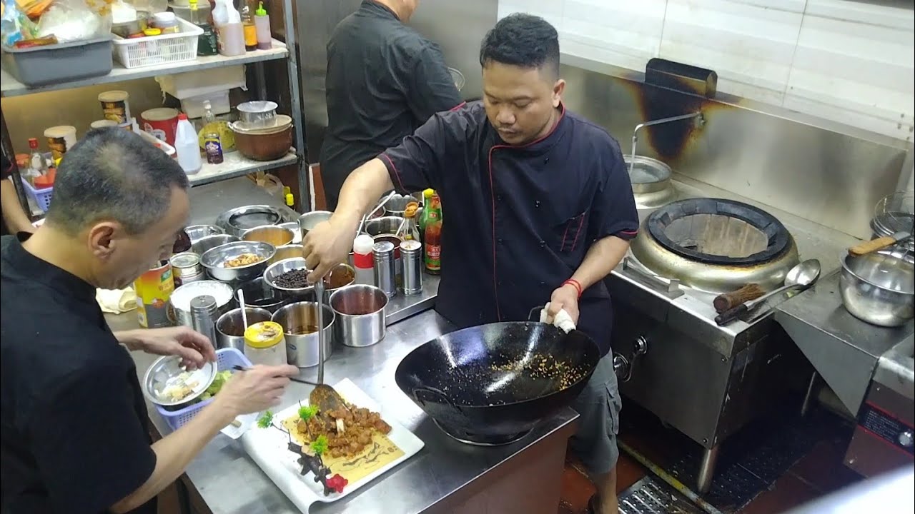 Extreme Chinese wok Cooking daily with old Master Chef show in the ...