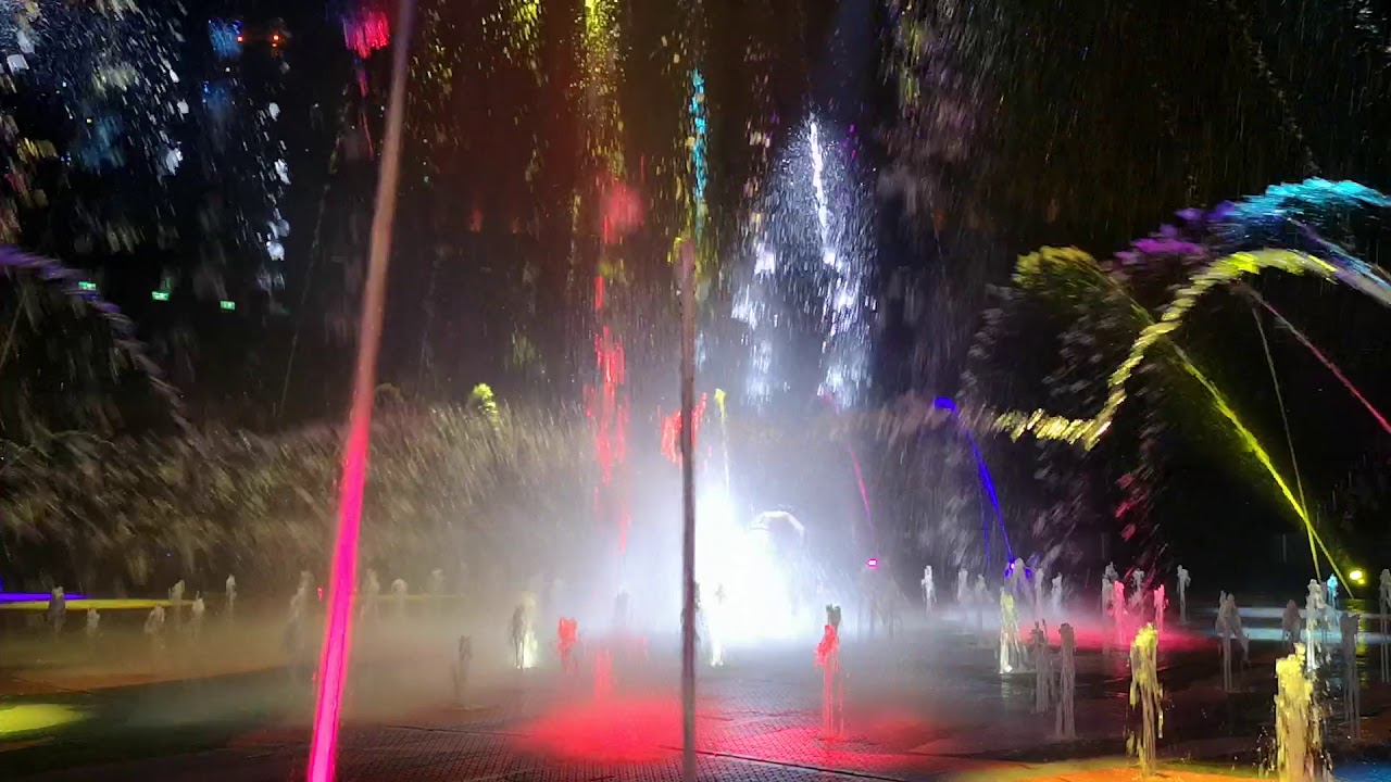 Macau rainbow water dance - YouTube