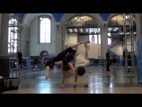 Équilibre Duo - Duo Hand Balancing - YouTube