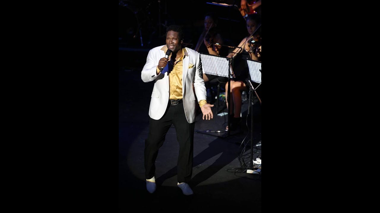 Roger Wright cover version of Let's stay together performed live - YouTube