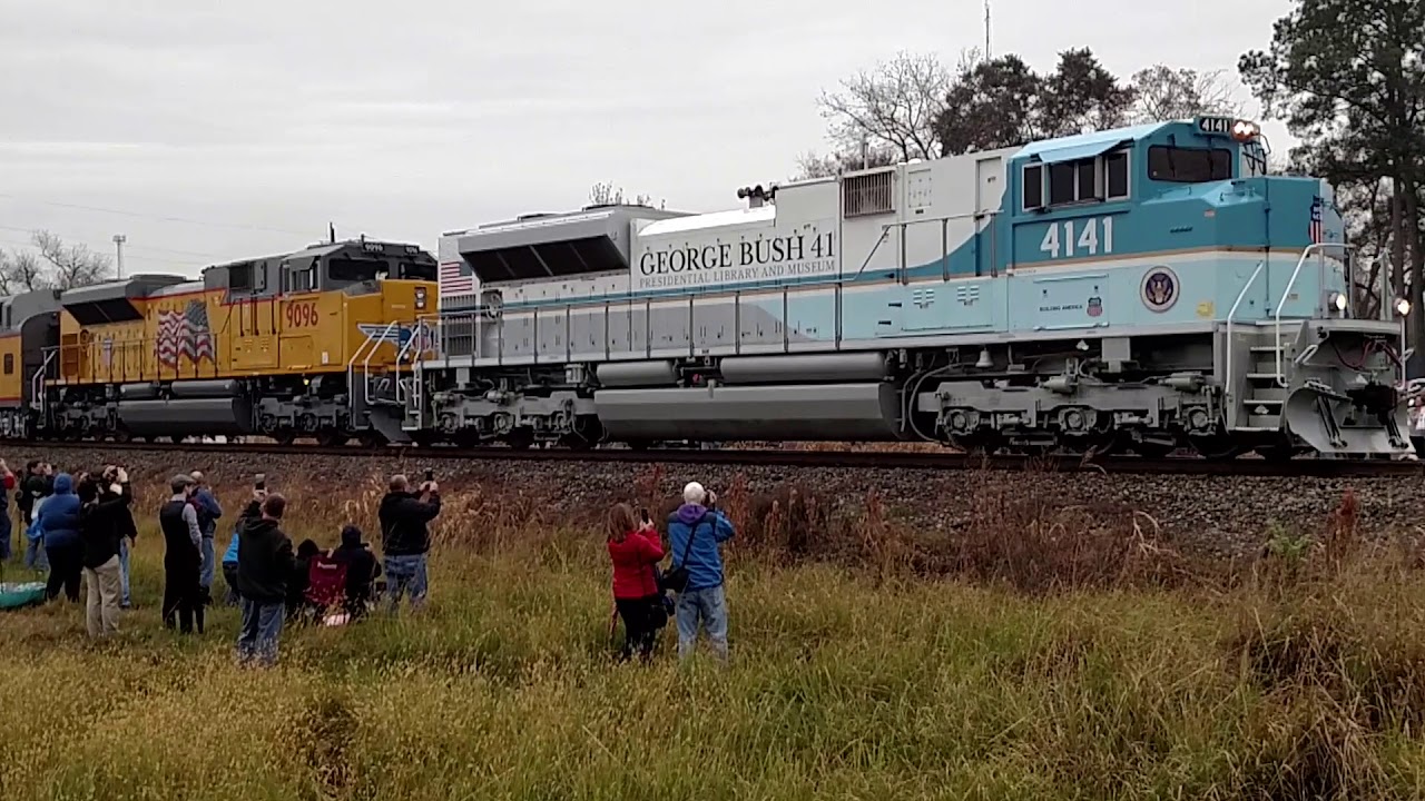 Bush 41 Leaving Spring TX on Union Pacific on customized 4141 Train ...
