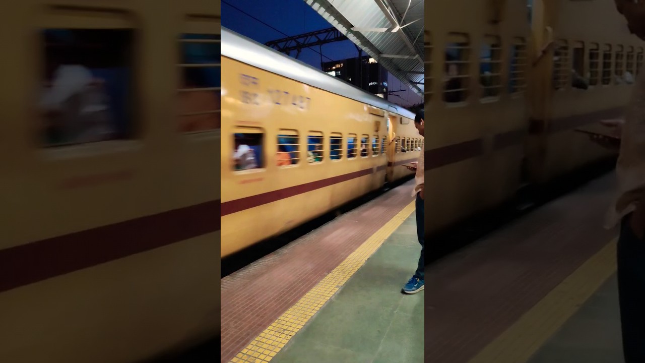 RAJYA RANI EXP 17612 Crossing Ghatkopar station #train #express # ...