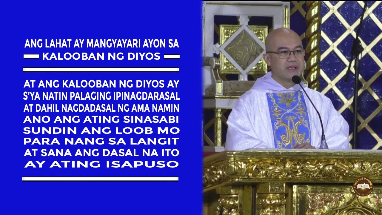 Nagdadasal Sa Simbahan