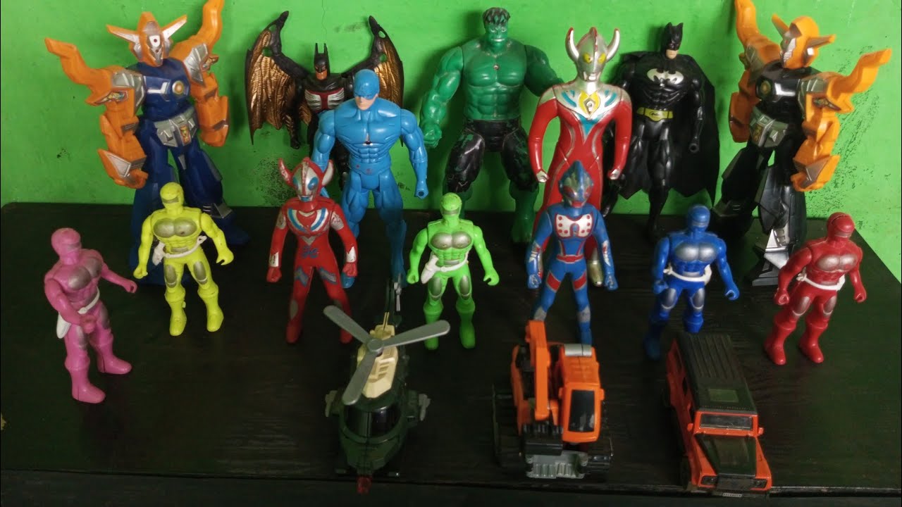 Banyak Mainan Power Ranger, Hulk, Ultramen, Robotan, Batman, Caption ...
