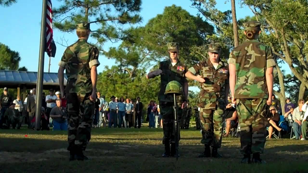 Young Marines set Battlefield Cross at Moving Wall - YouTube
