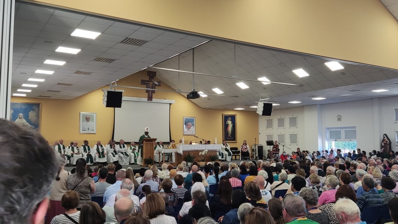 Medjugorje Beautiful Song by Maria Vargo at English Sunday Mass plus ...